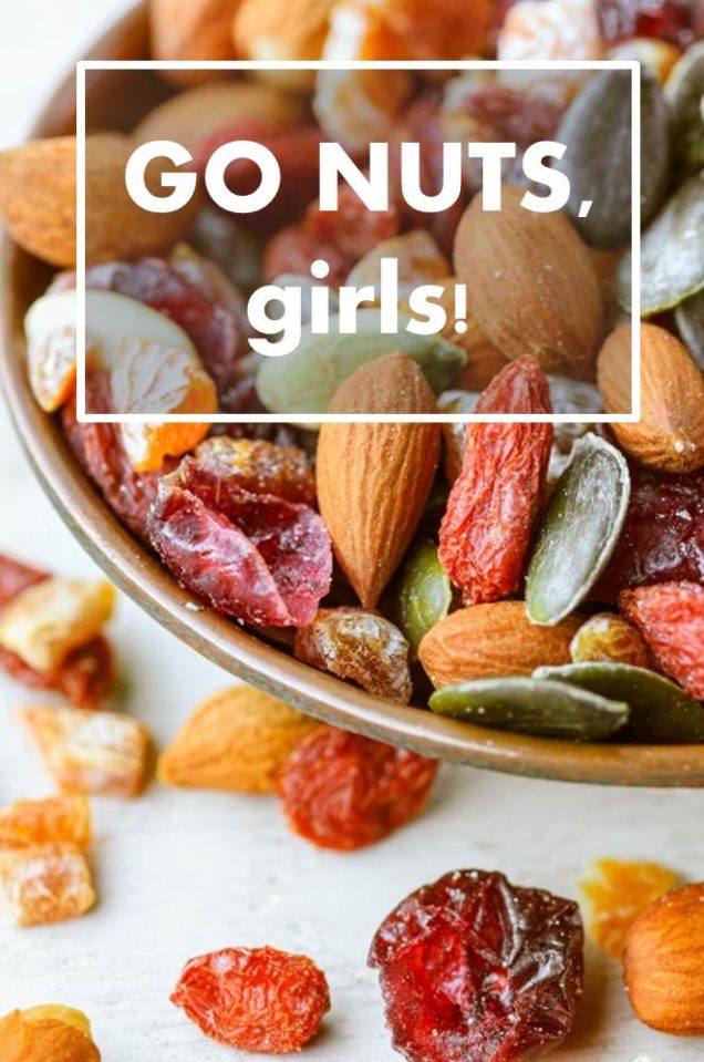 Go nuts, girls! - Secretita