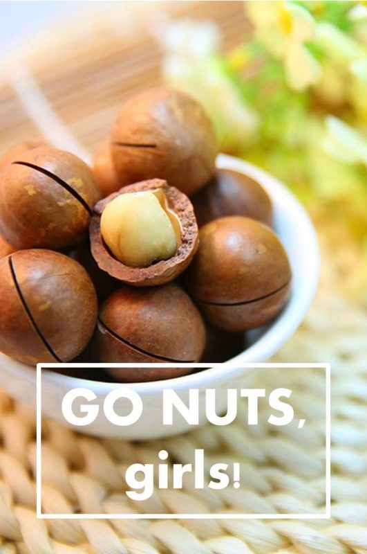 Go nuts, girls! - Secretita